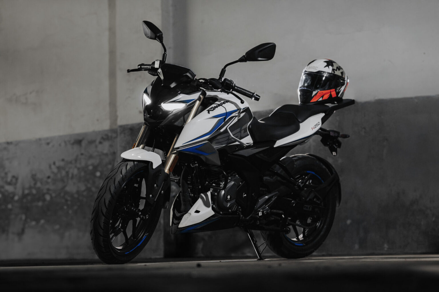 Rouser N250 – Bajaj